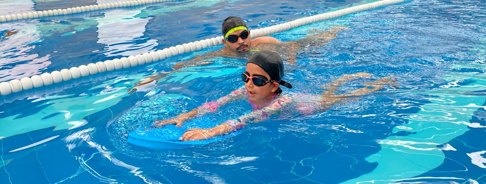 Piscina Climatizada en Niza: Agua Pura y Diversión Todo el Año